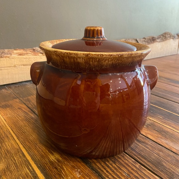 hull | Dining | Vtg Brown Hull Cookie Jar Bean Crock Drip Glaze Oven ...